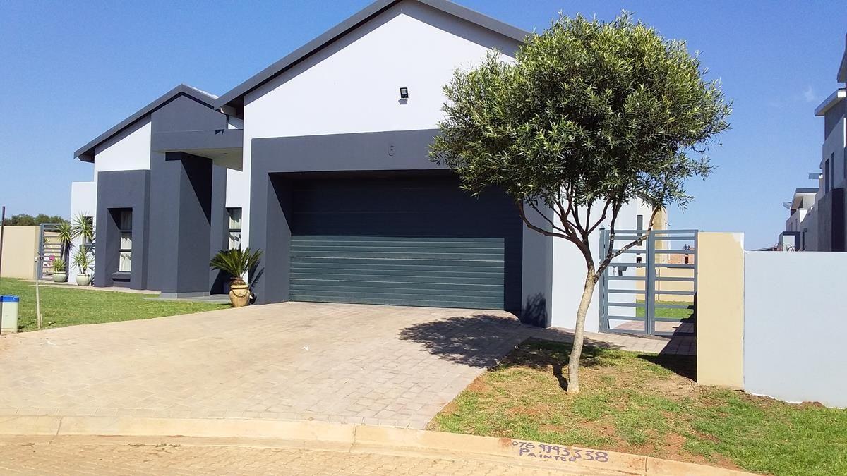 4 Bedroom House for sale in Copperleaf Estate - P24-116072840