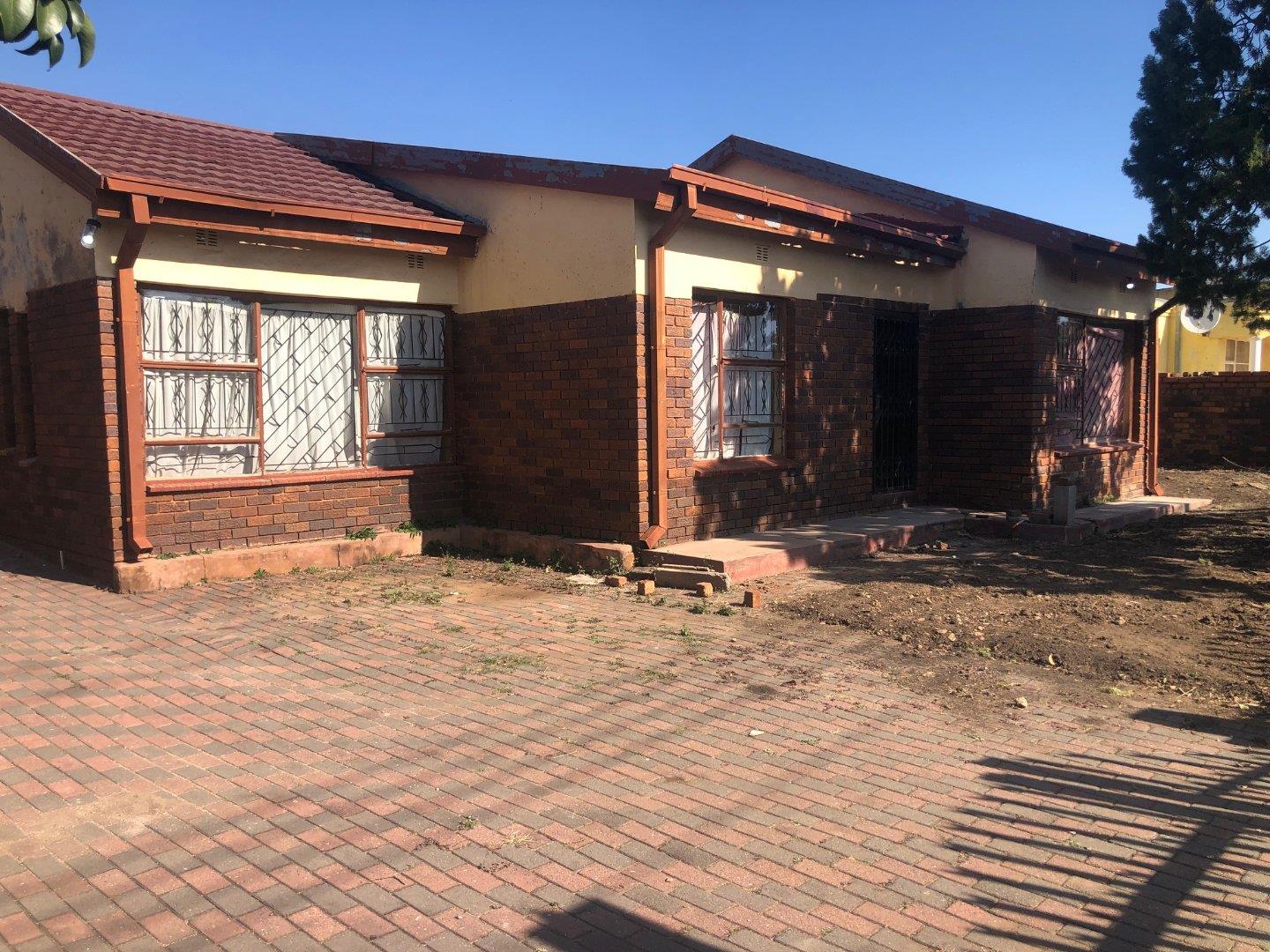 House for sale in Ga-rankuwa Unit 4 - P24-116076956