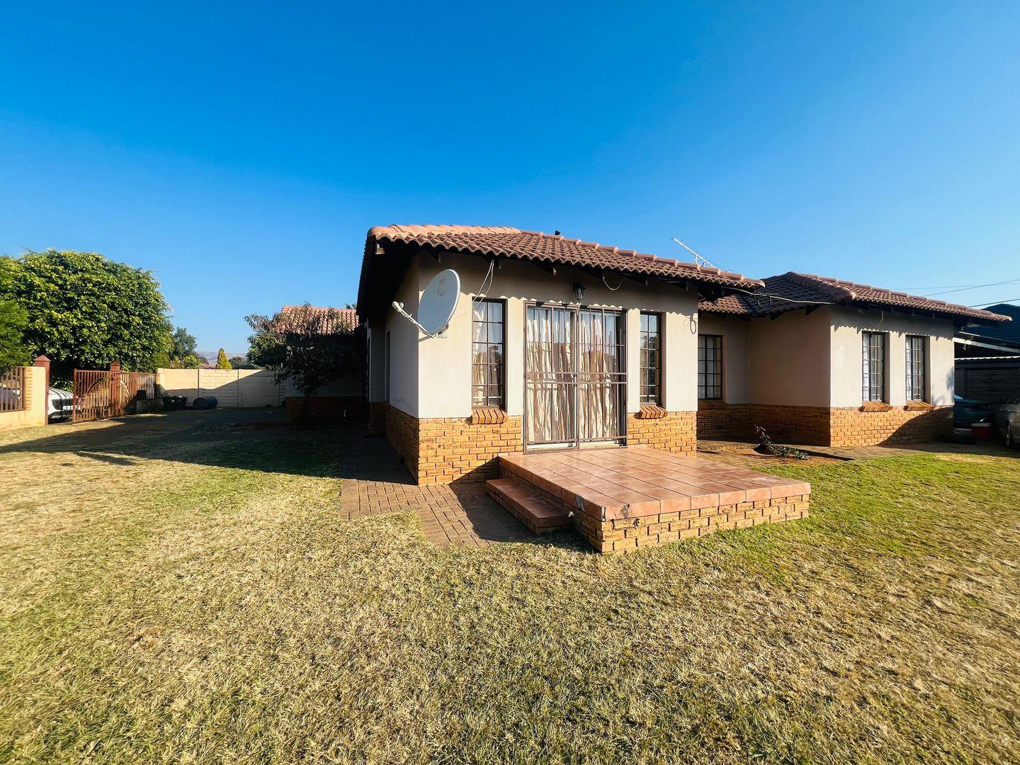 3 Bedroom House for sale in Mooinooi - P24-116078365