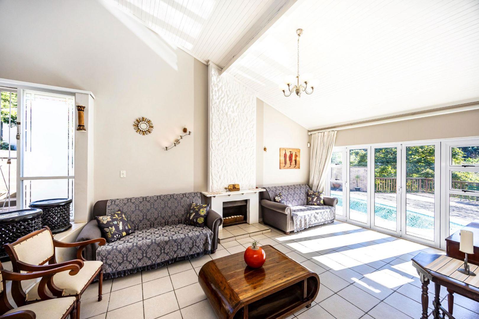 3 Bedroom House for sale in Beacon Bay - P24-116079210