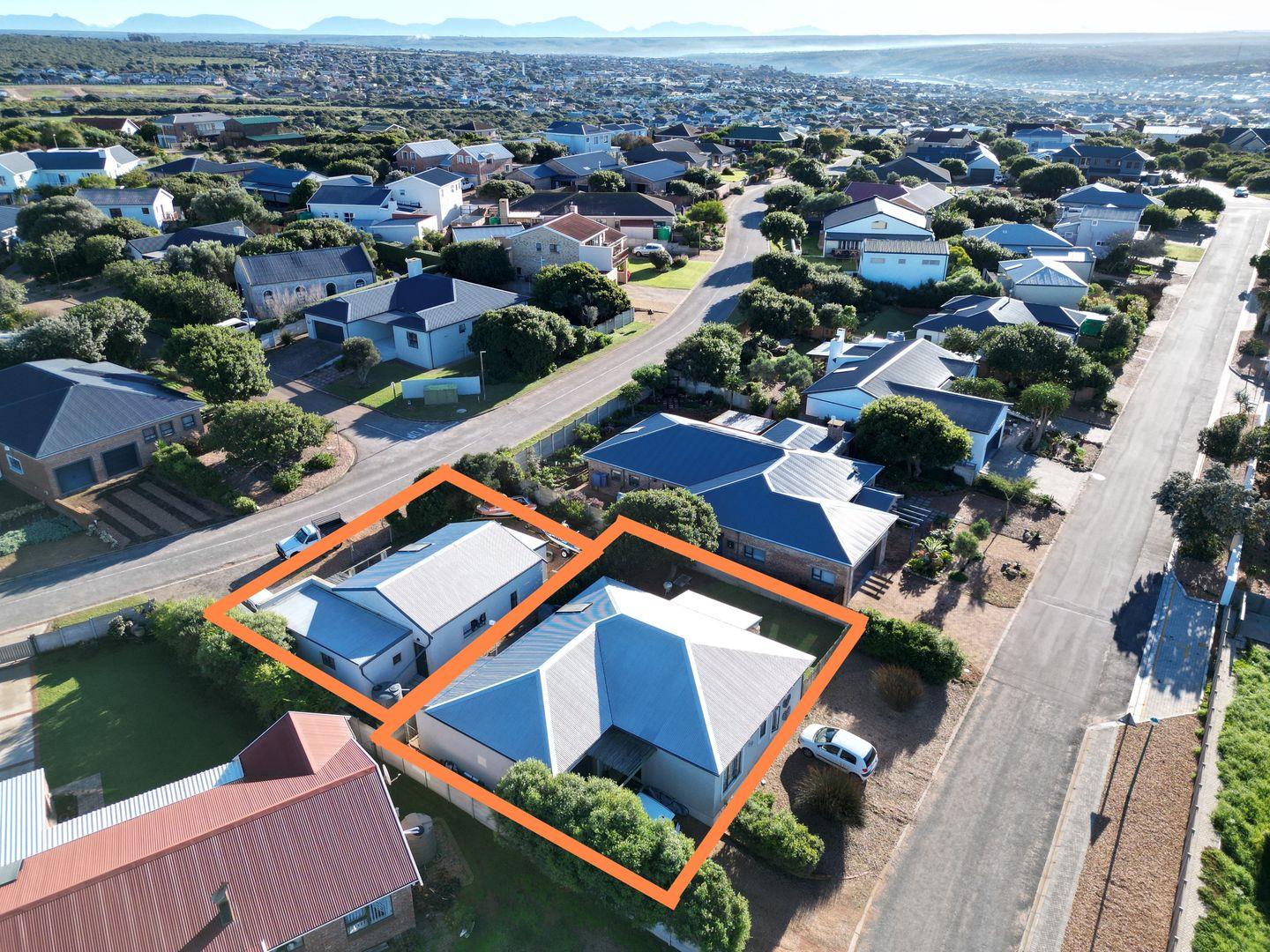 5 Bedroom House for sale in Stilbaai Wes - 60 Bessie Street - P24-116003132