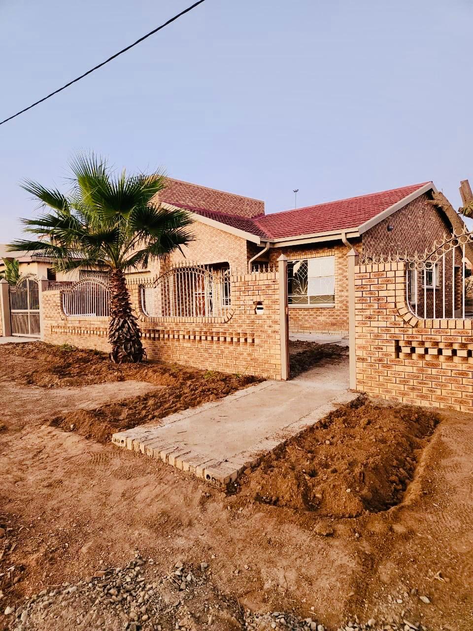 3 Bedroom House for sale in Mabopane Unit U - P24-116081409