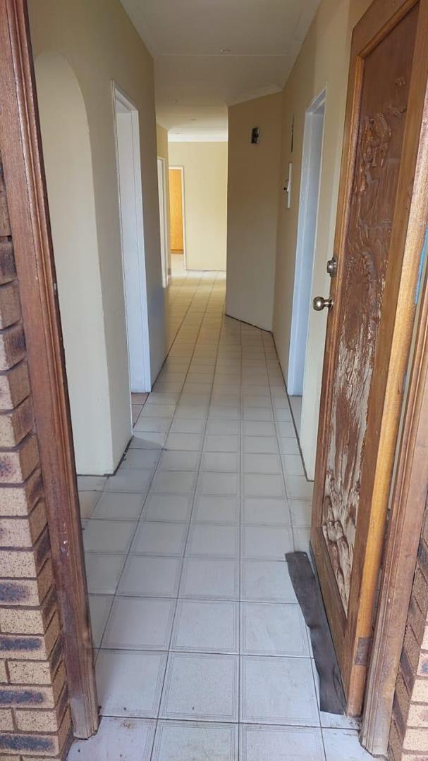 4 Bedroom House for sale in Ga-rankuwa Unit 7 - P24-116085264