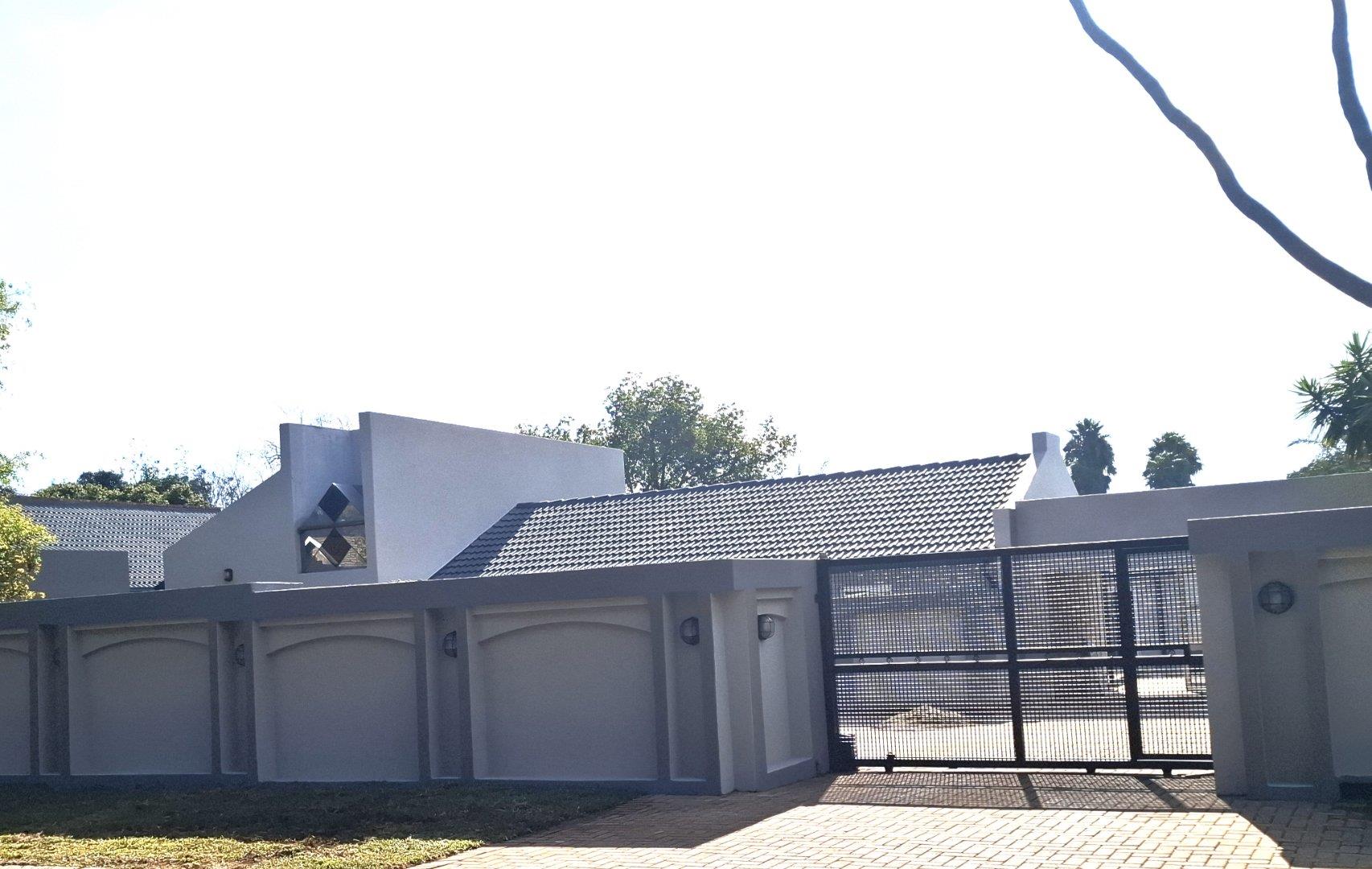 5 Bedroom House for sale in Wierda Park - P24-116101596