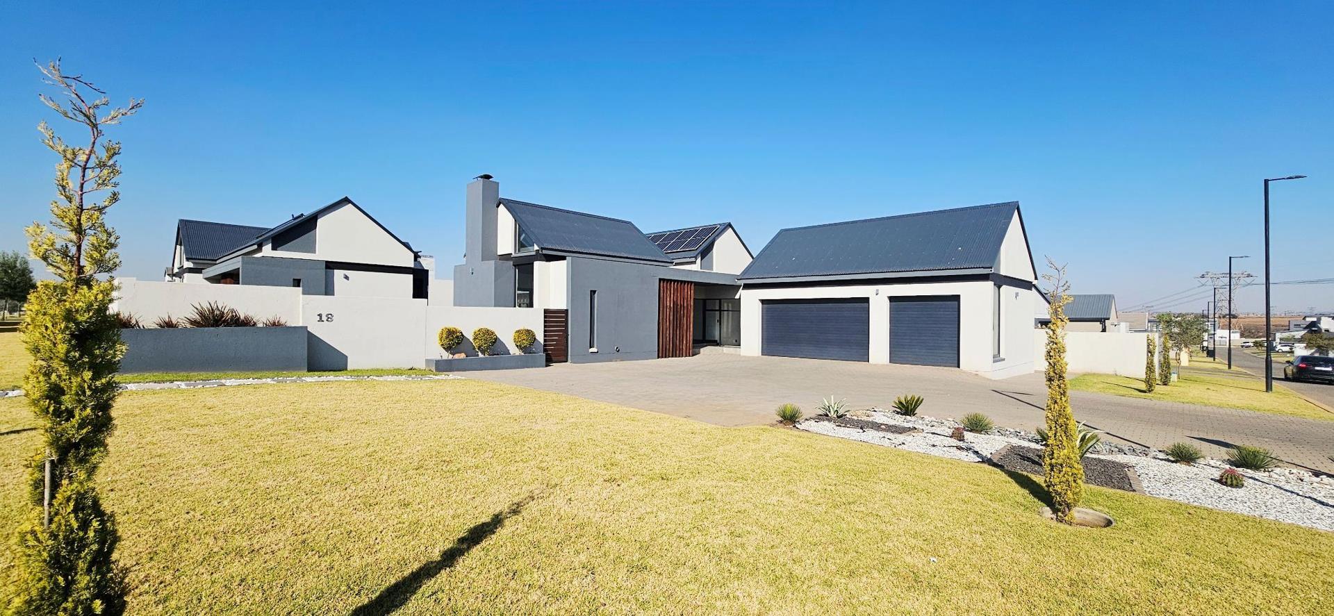 4 Bedroom House for sale in Midstream Estate - P24-116103221