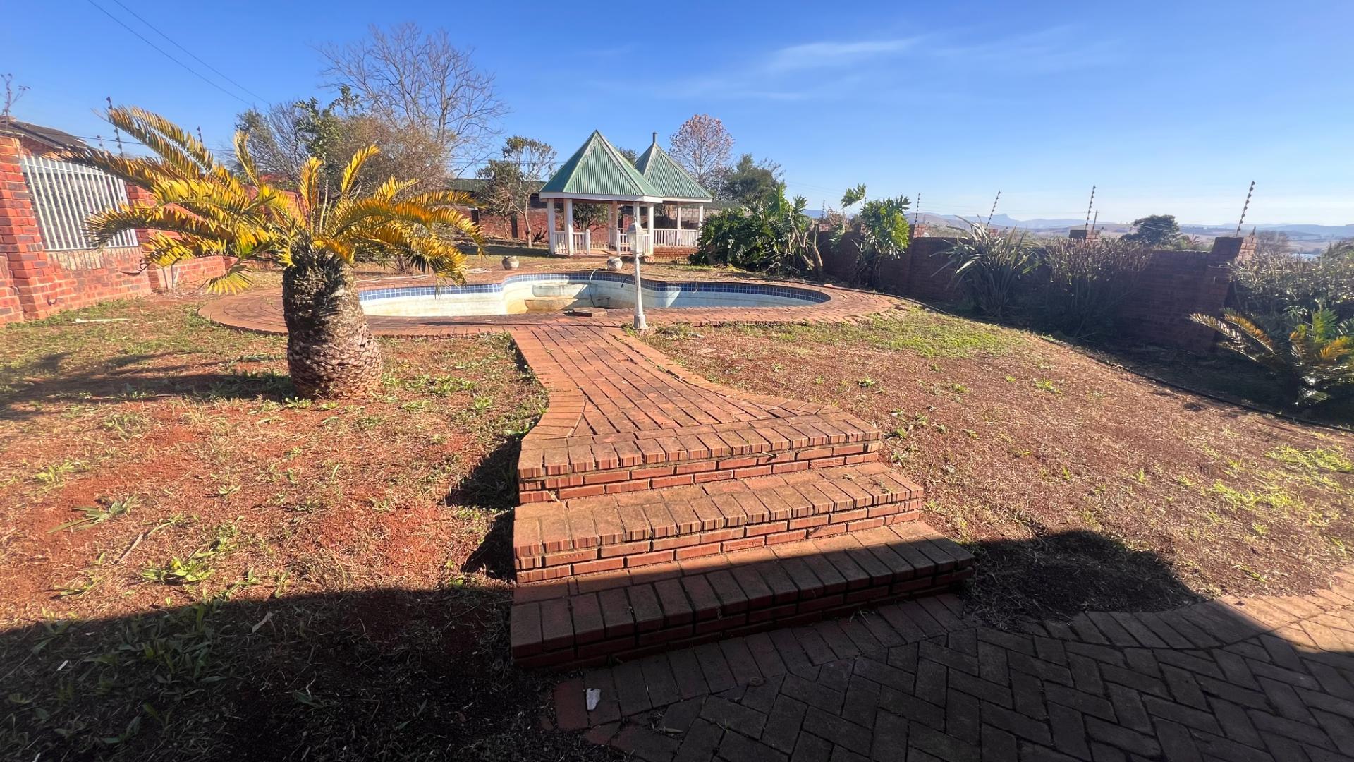 4 Bedroom House for sale in Howick West - P24-116105115