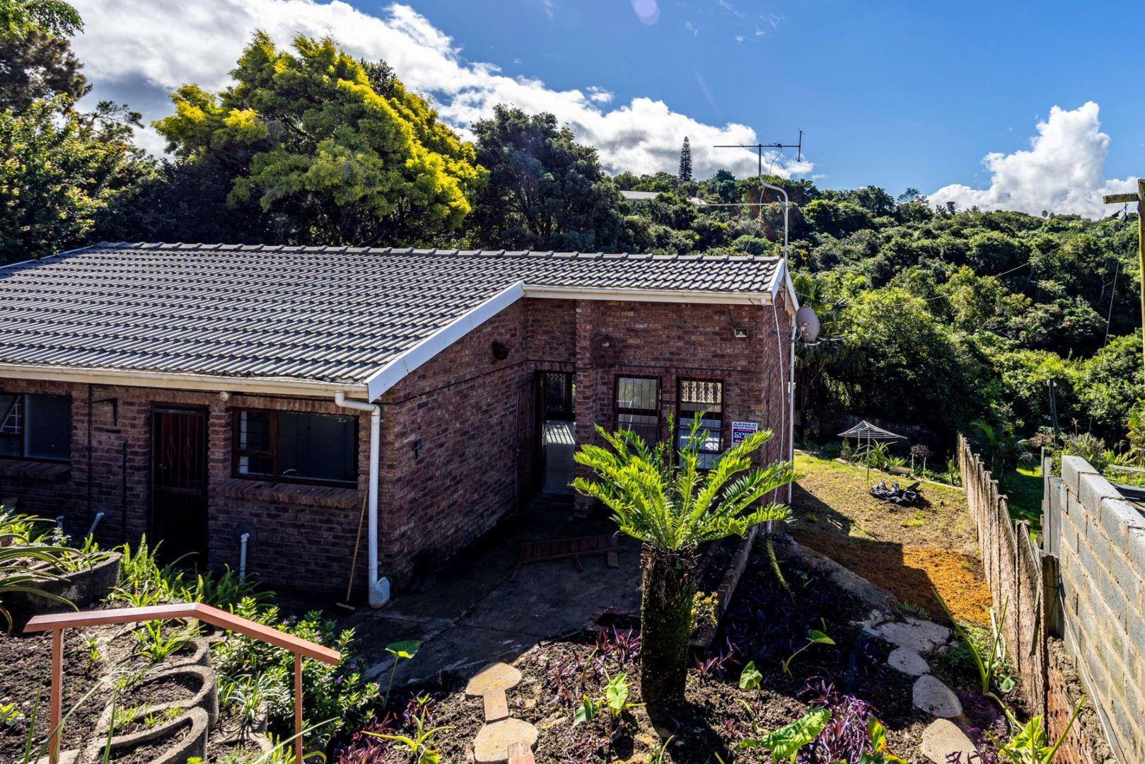 3 Bedroom House for sale in Beacon Bay - P24-116106018