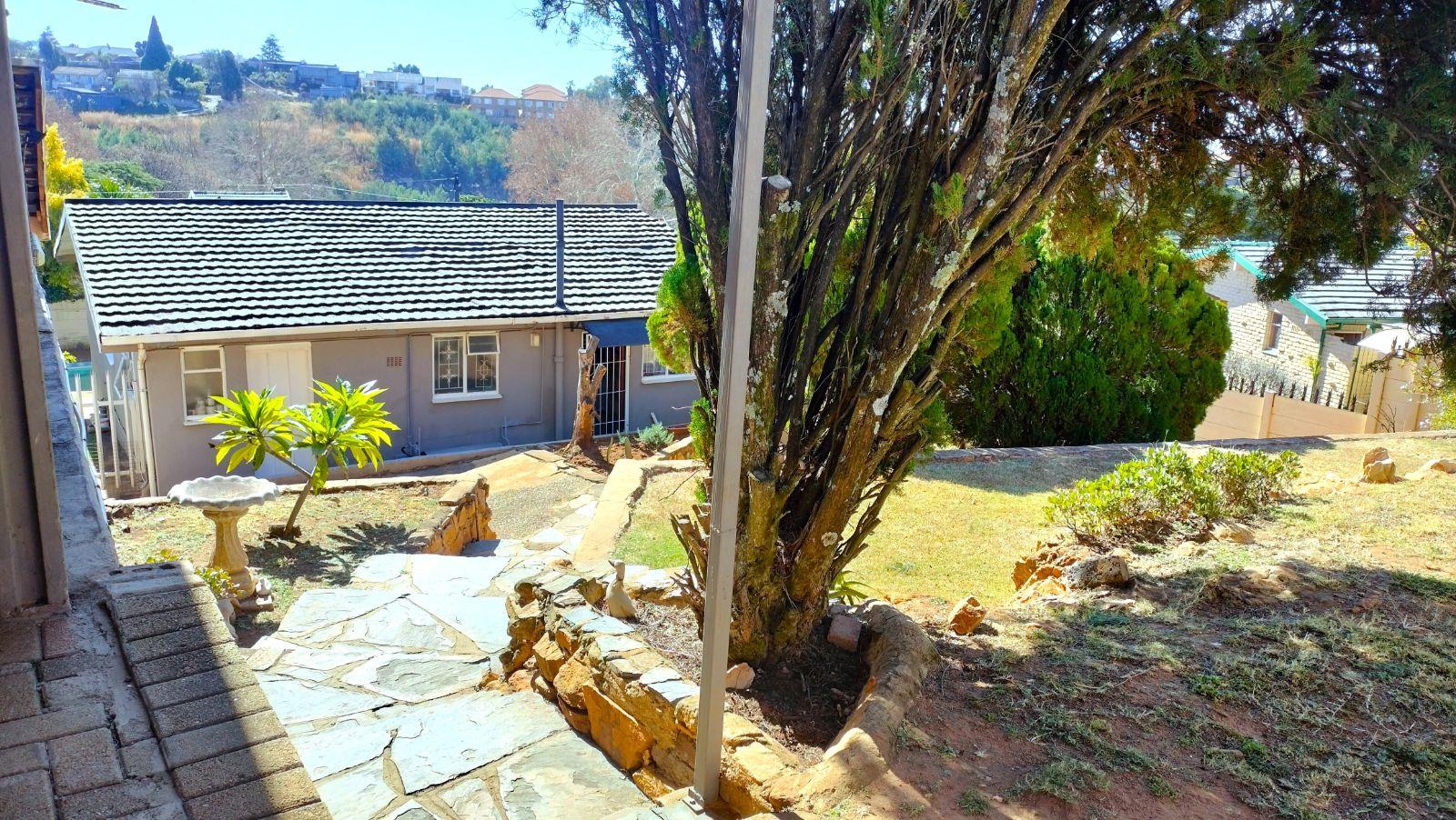 3 Bedroom House for sale in Kenmare - P24-116116823