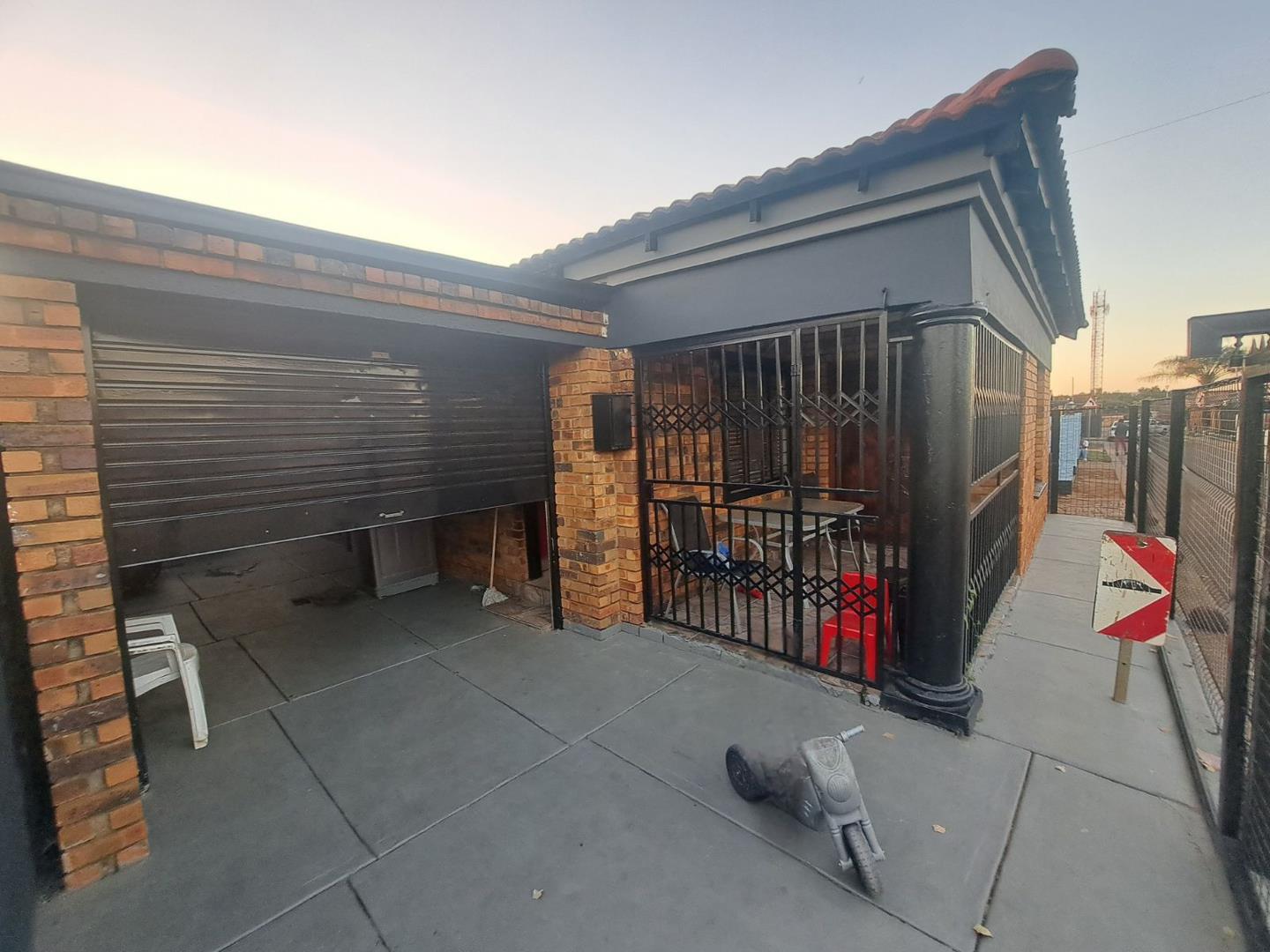 3 Bedroom House for sale in Nellmapius - P24-116118785