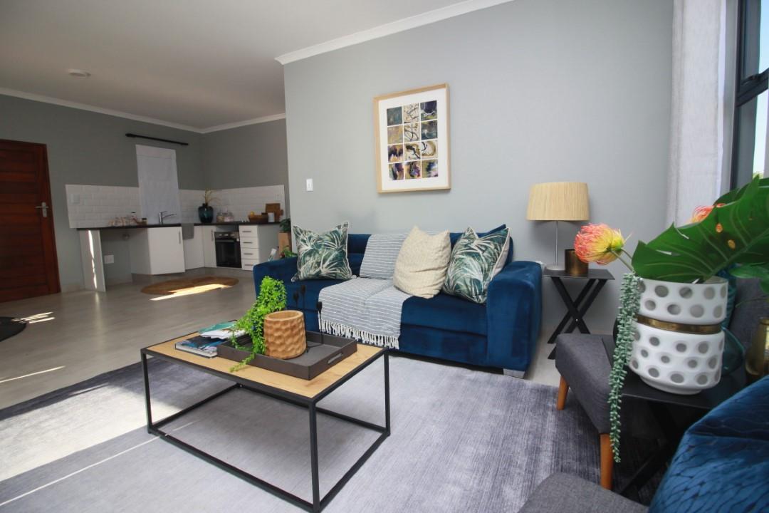 2 Bedroom House for sale in Shakaskraal - R102 Shakaskraal - P24-116063722