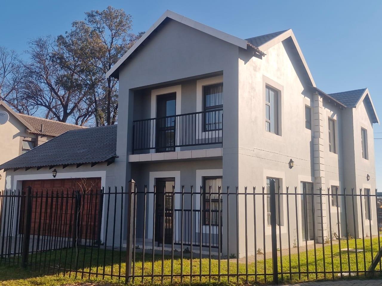 4 Bedroom House for sale in Arcata Estate - P24-116123716