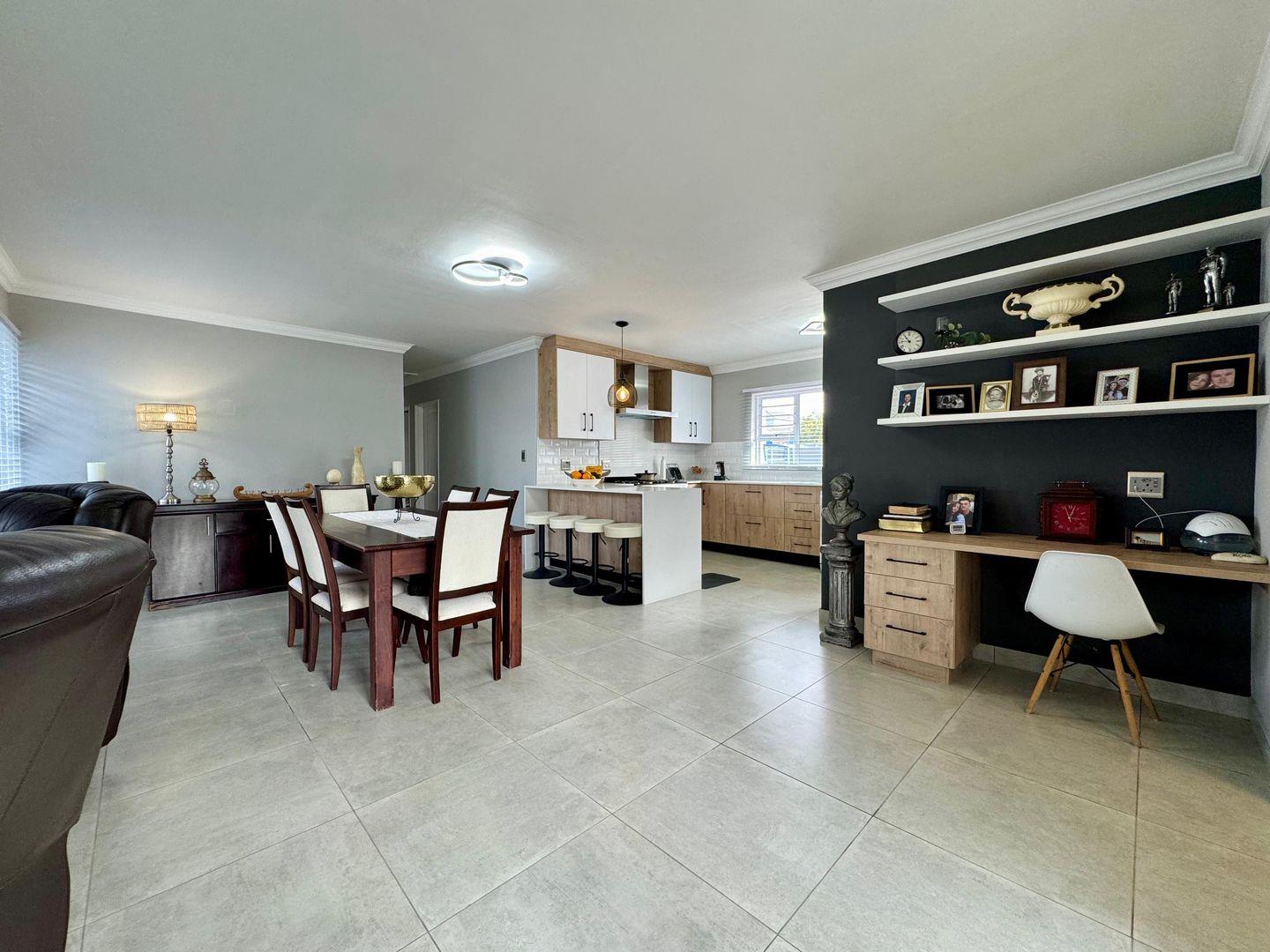 4 Bedroom House for sale in Goedemoed - P24-116128122