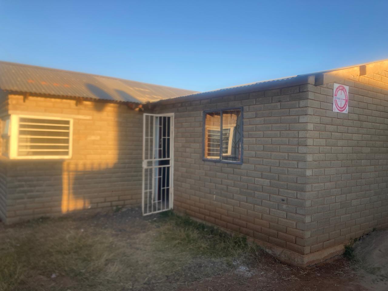 3 Bedroom House for sale in Chris Hani - P24-116129611
