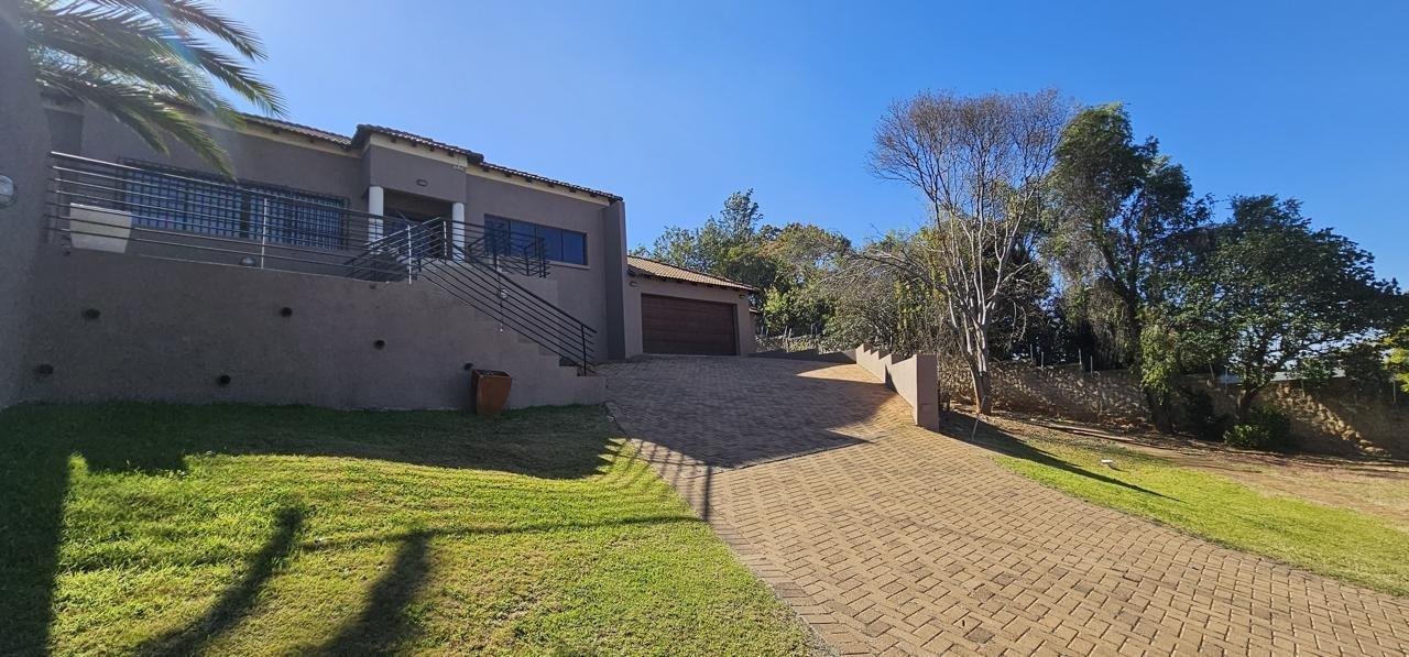 4 Bedroom House for sale in Glenvista - P24-116129956