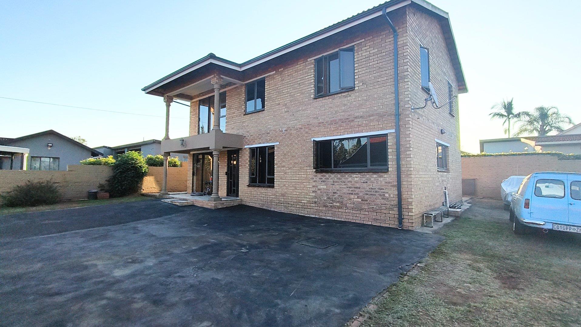 6 Bedroom House for sale in Mountain Rise - P24-116130955