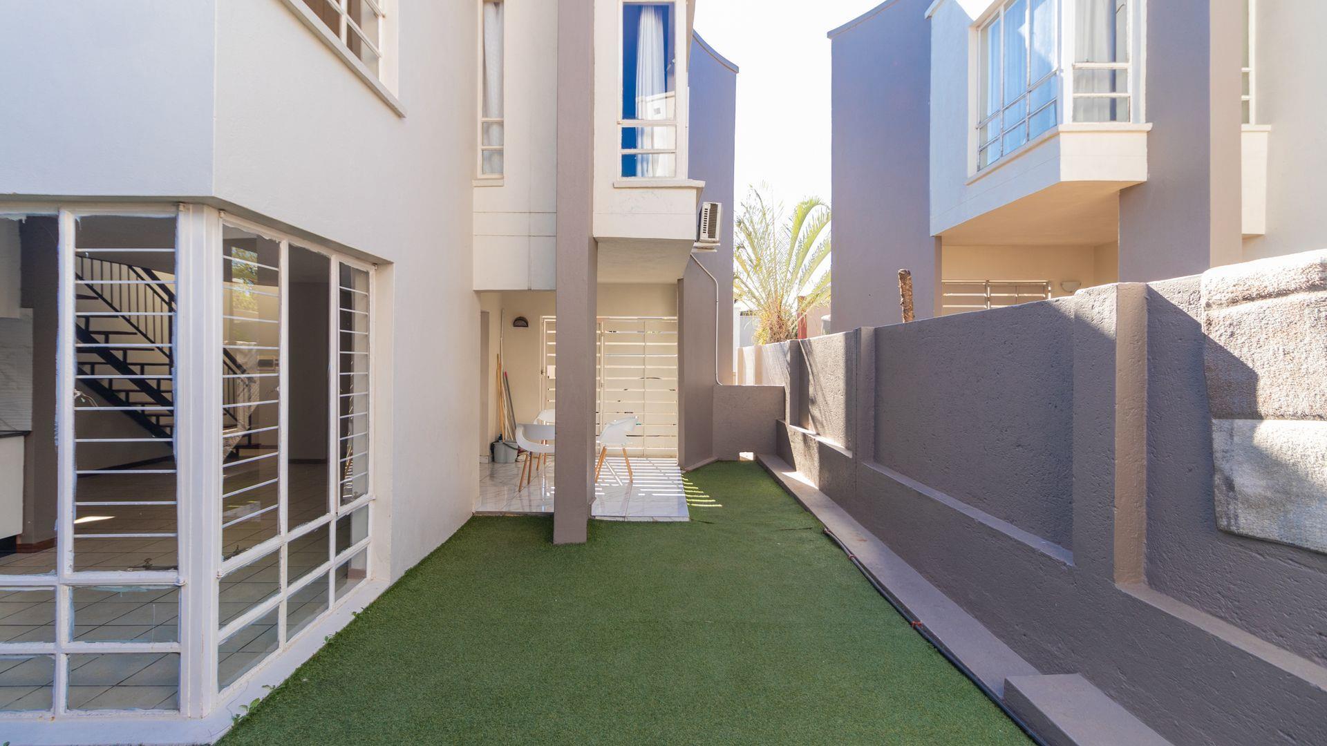 2 Bedroom Townhouse for sale in Nelspruit Ext 29 - P24-116087642