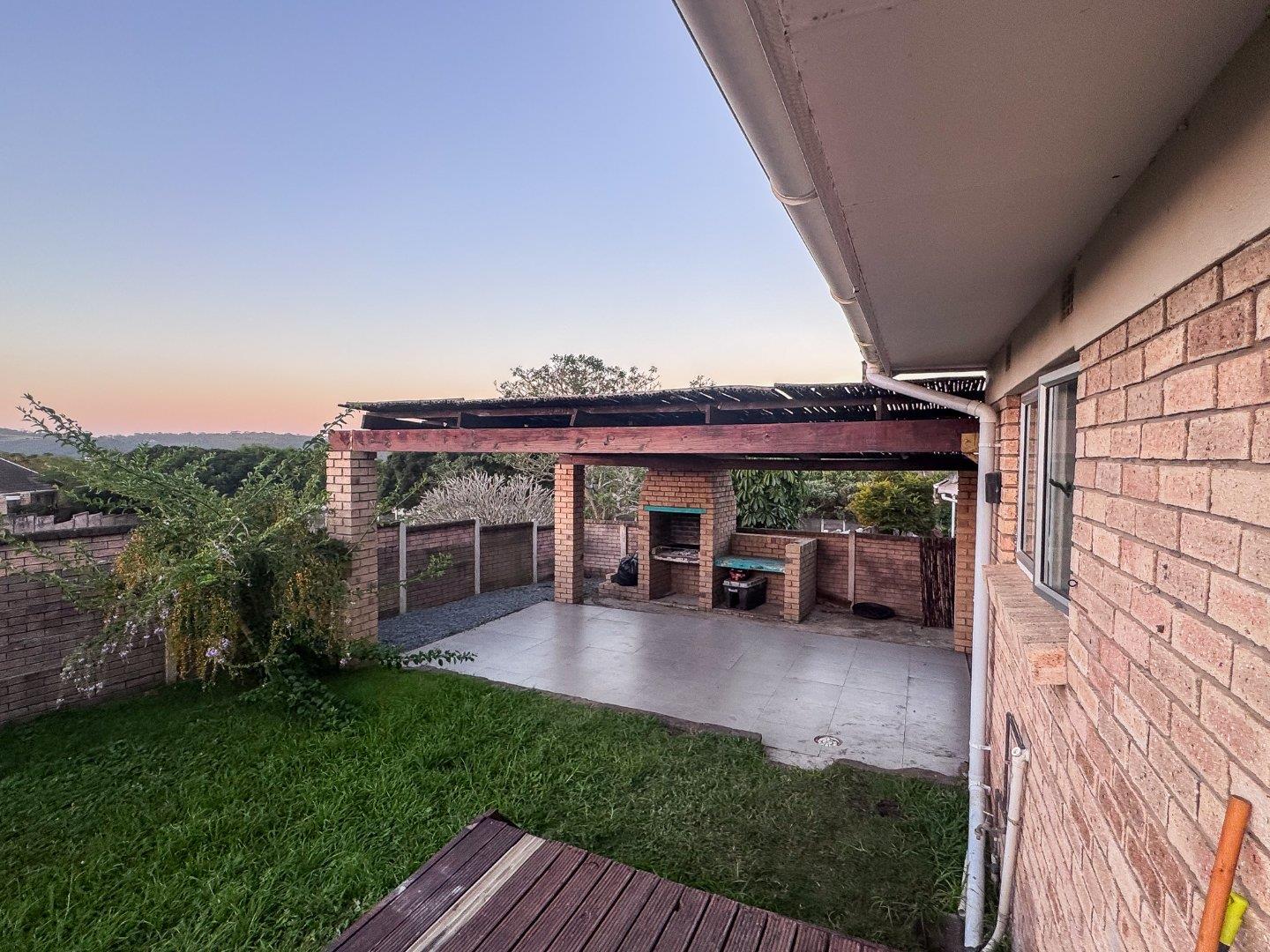 3 Bedroom Townhouse for sale in Beacon Bay - P24-116133314