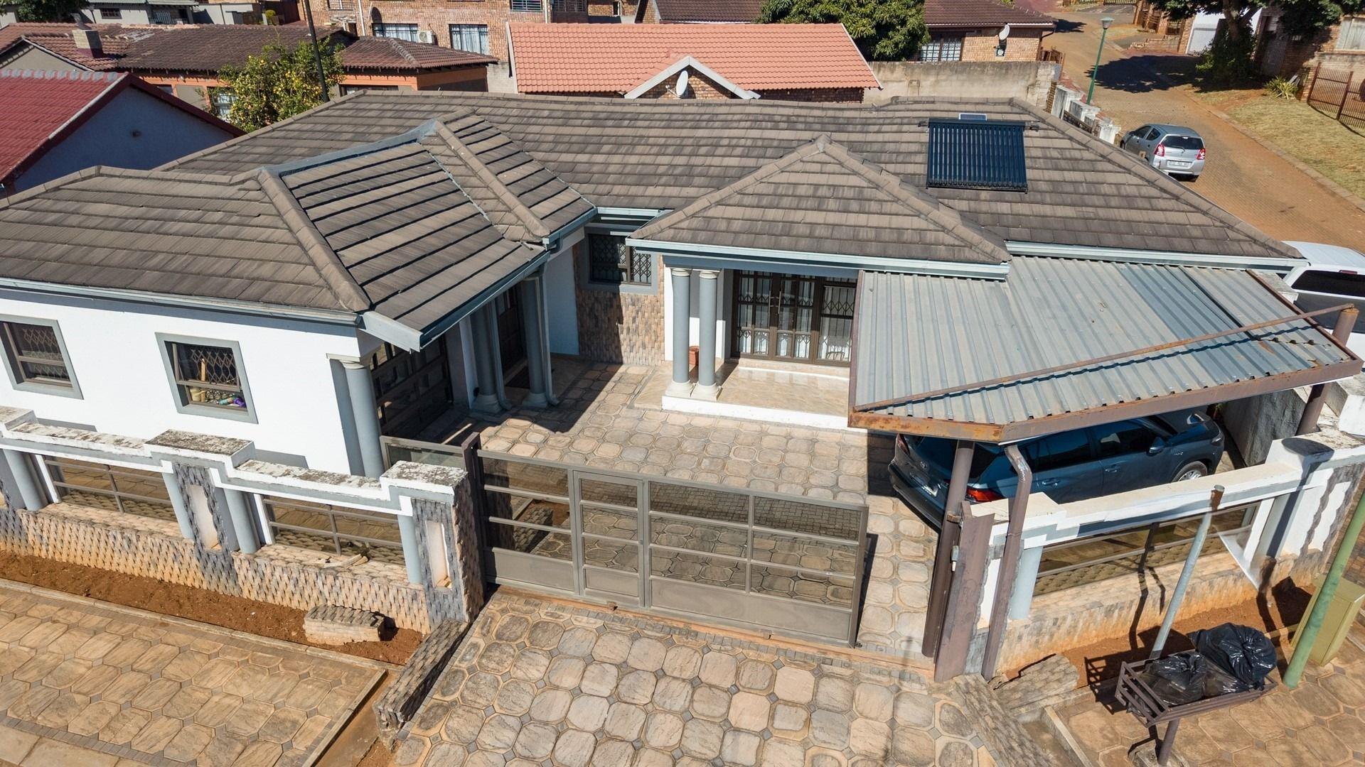 3 Bedroom House for sale in Kingsview Ext 3 - 3 Golden Beryl Street ...