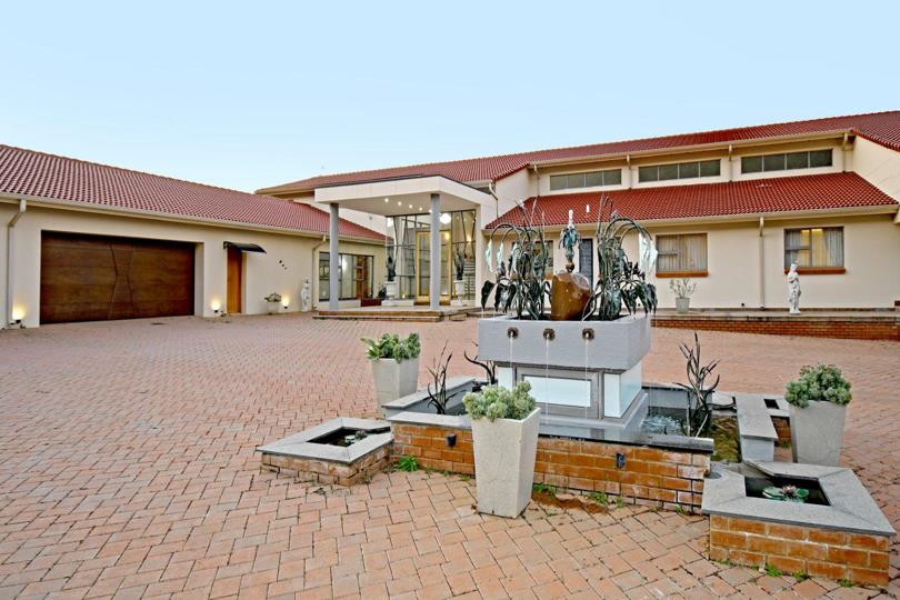 5 Bedroom House for sale in Poortview - 94 Totius - P24-116136803