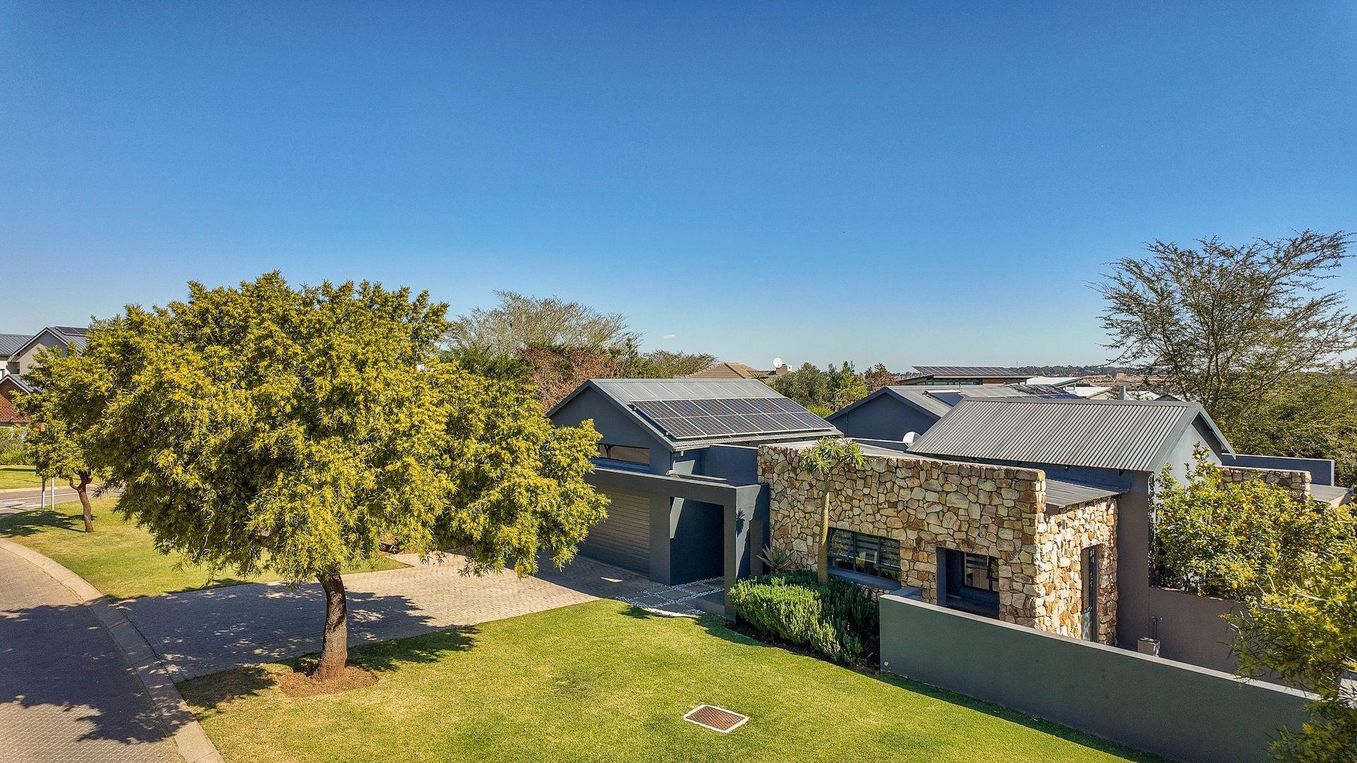 3 Bedroom House for sale in Copperleaf Estate - P24-116138083