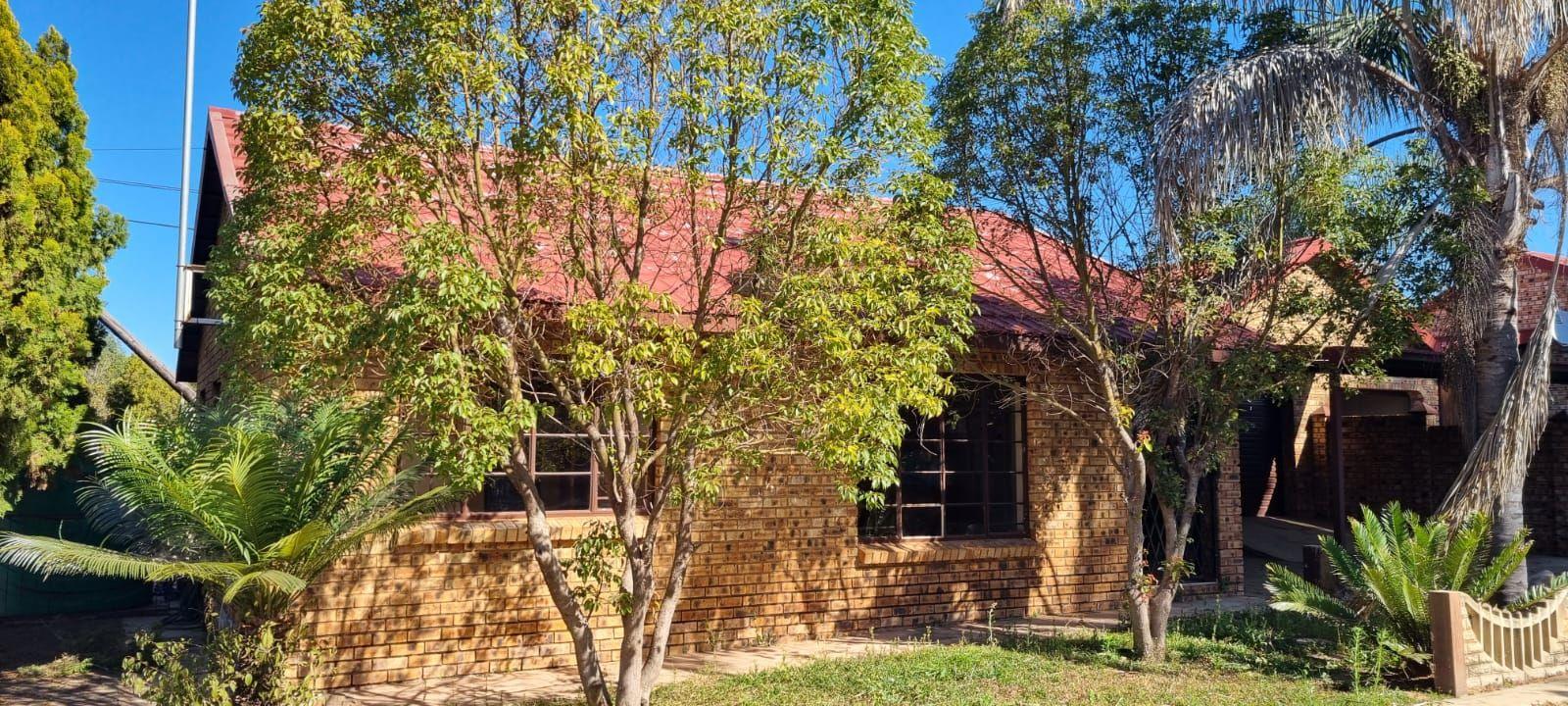 2 Bedroom House for sale in Modimolle - P24-116138393