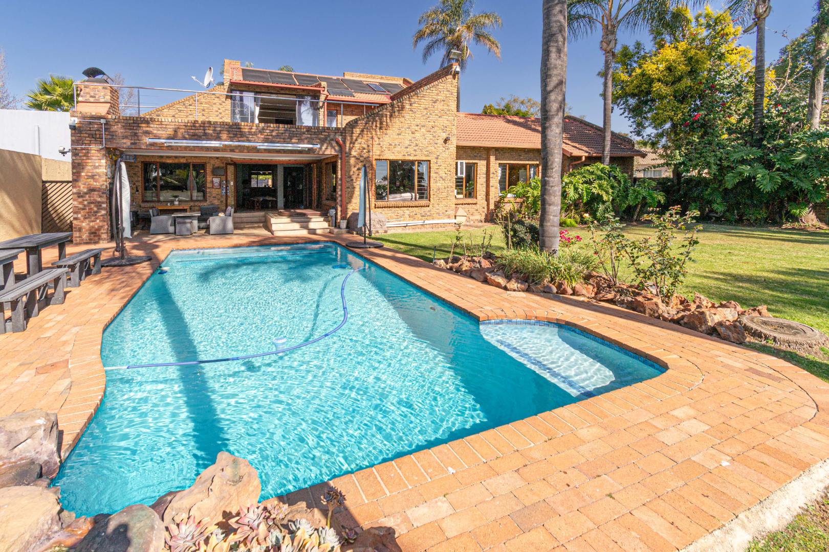 4 Bedroom House for sale in Randpark Ridge - P24-116142241