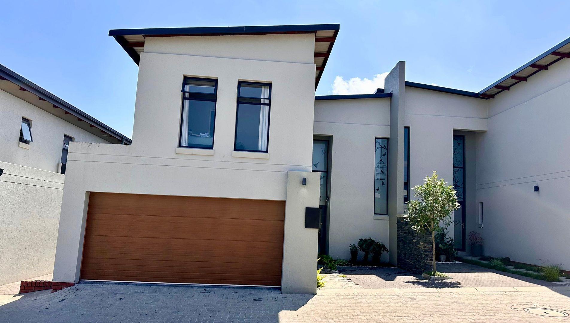 4 Bedroom Townhouse for sale in Crowthorne AH - The Hutton Estate, 70 ...