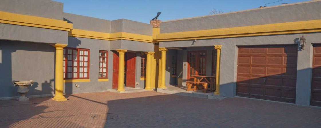 4 Bedroom House for sale in Nellmapius - P24-116144371