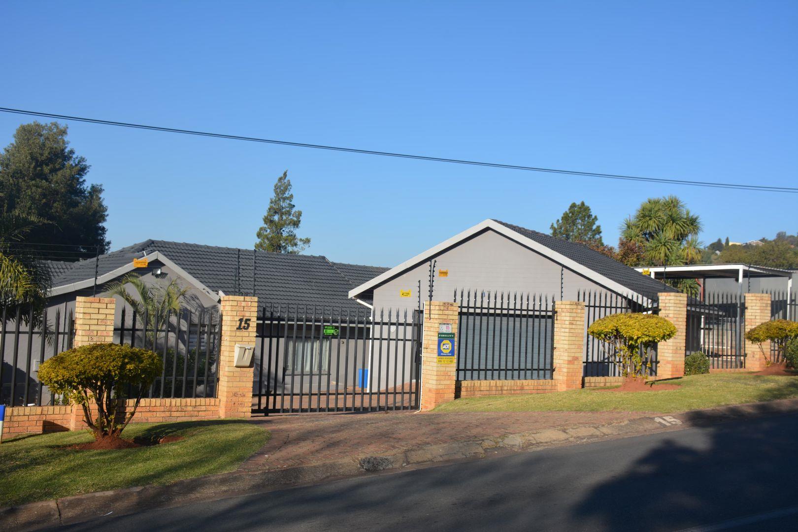 3 Bedroom House for sale in Roodekrans - 15 Serissa Avenue - P24-116146654