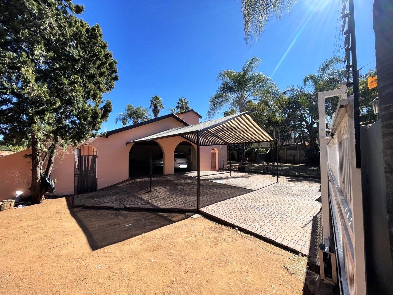 4 Bedroom House for sale in Fauna Park - P24-116147553