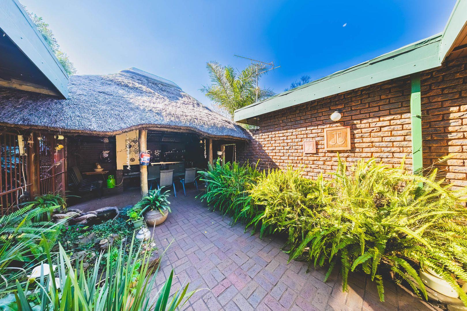 3 Bedroom House for sale in Wierda Park - P24-115572831