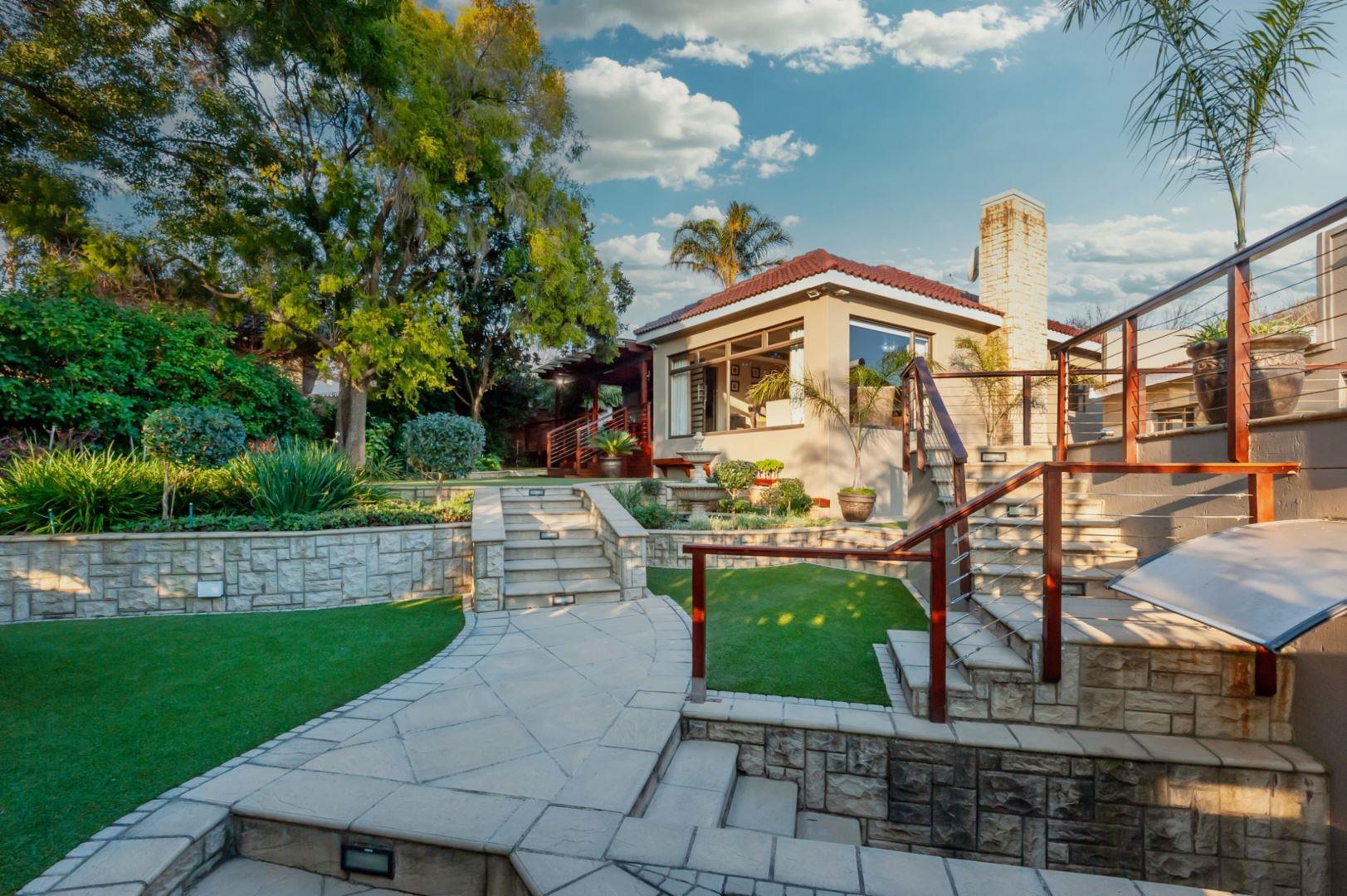 4 Bedroom House for sale in Mondeor - P24-116149923