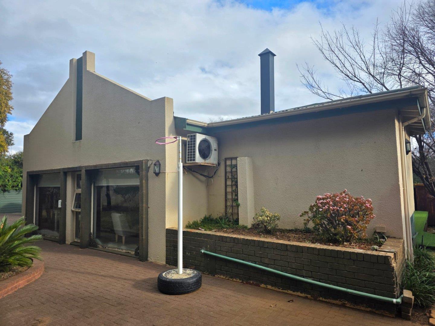 4 Bedroom House for sale in Westdene - P24-116151980