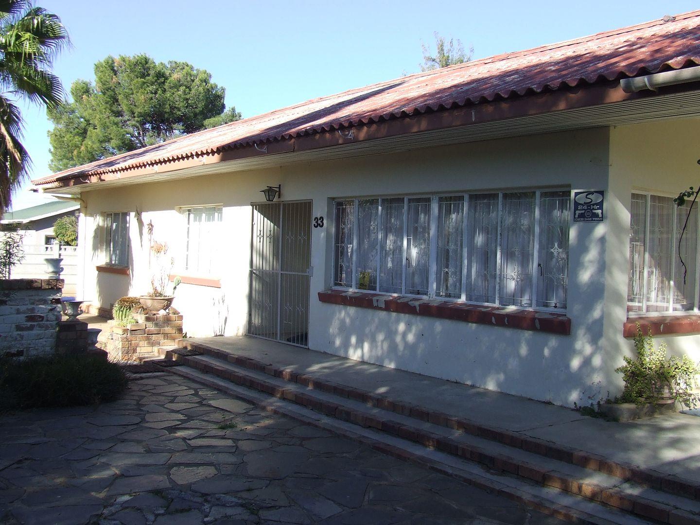3 Bedroom House for sale in Calvinia - P24-116157523