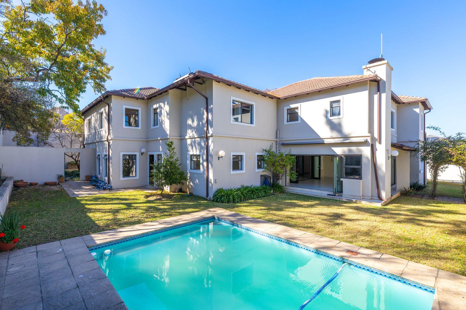 4 Bedroom House for sale in Bryanston - P24-116157599