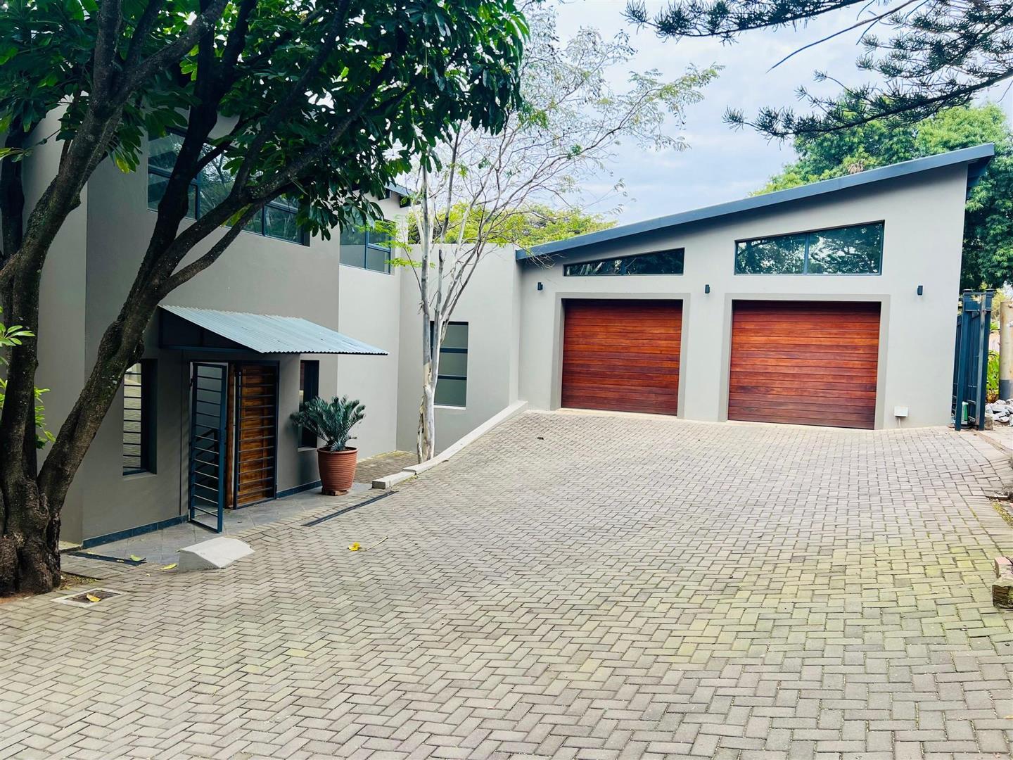 4 Bedroom House for sale in Constantia Park - P24-116161109