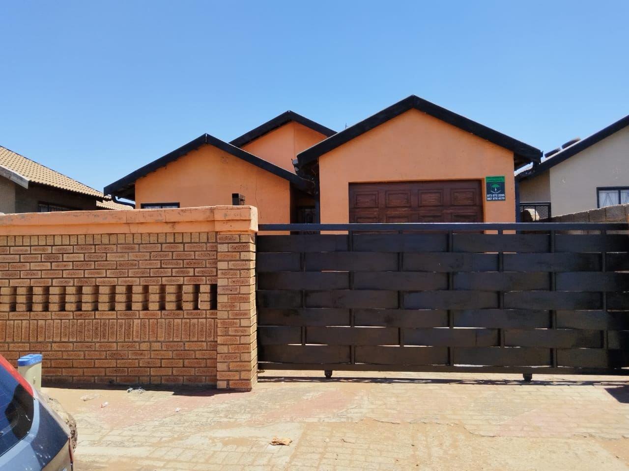 2 Bedroom House for sale in Moleleki - P24-116161553