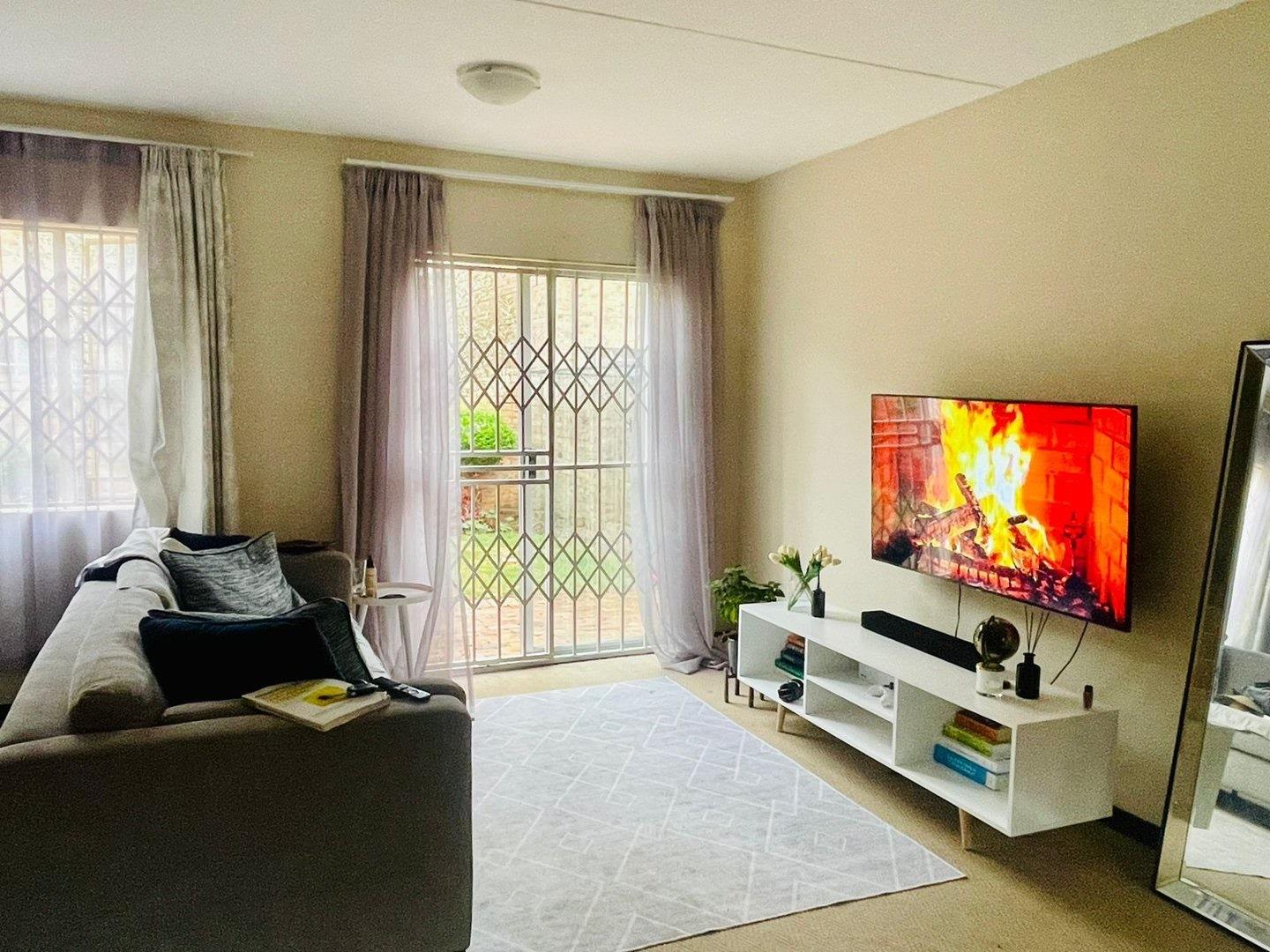 2 Bedroom Townhouse for sale in Annlin - Annlin - P24-116162359