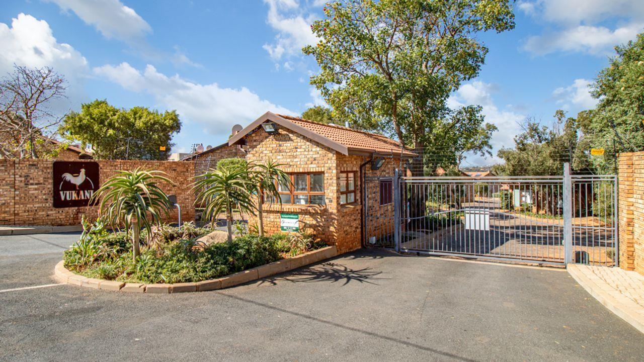 3 Bedroom Townhouse for sale in North Riding AH - 83 Vukani, 488 ...