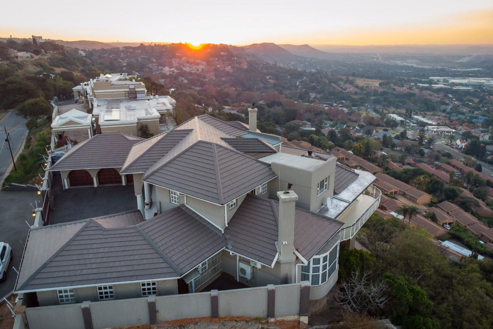 5 Bedroom House for sale in Constantia Kloof - P24-116165584