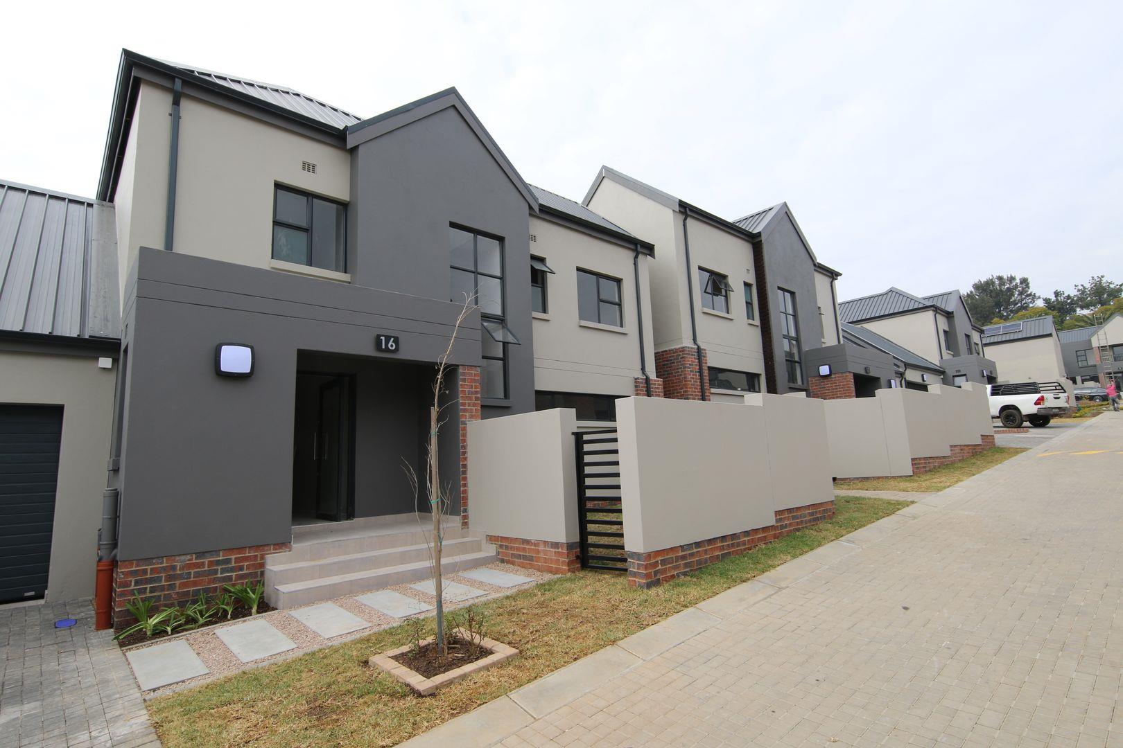 4 Bedroom Townhouse for sale in Bryanston - 27 Fernhill, 28 Homestead ...