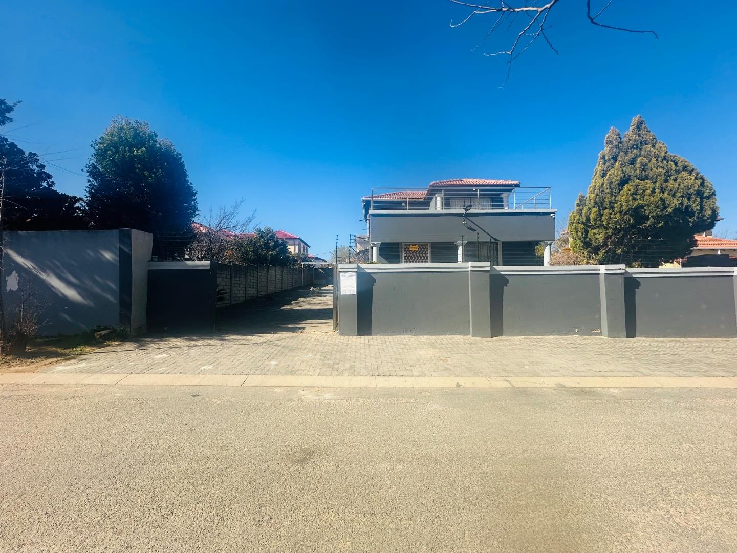 3 Bedroom House for sale in Cosmo City - P24-116278065