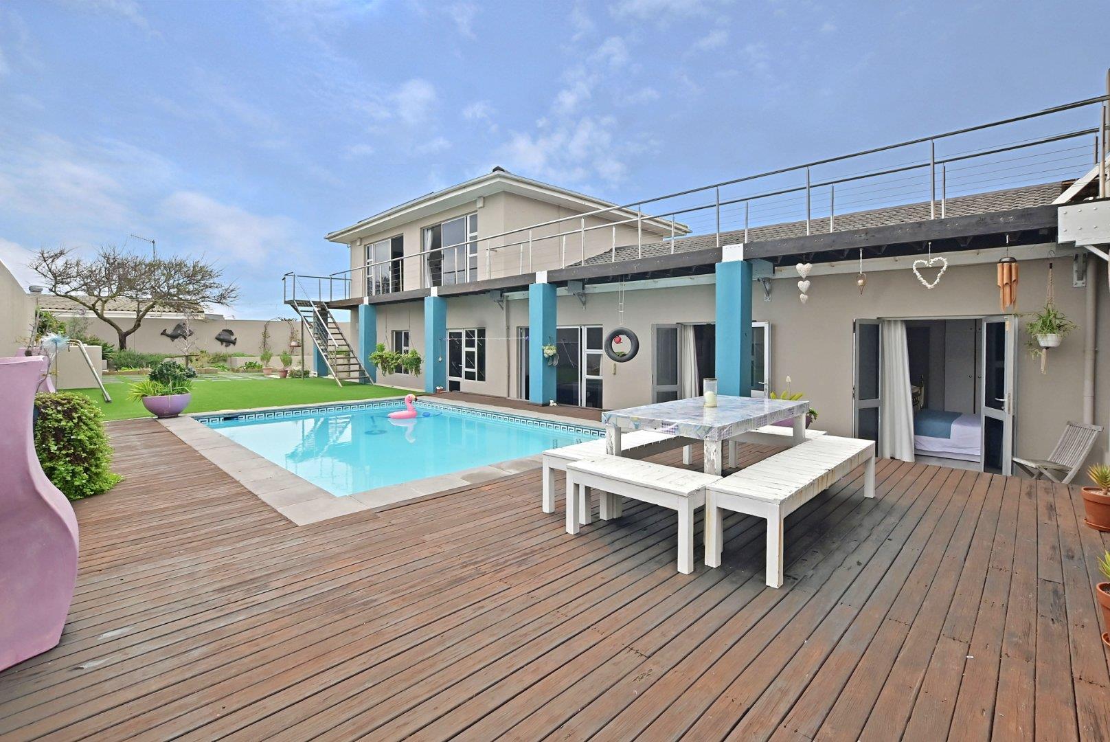 6 Bedroom House for sale in Van Riebeeckstrand - P24-116158823