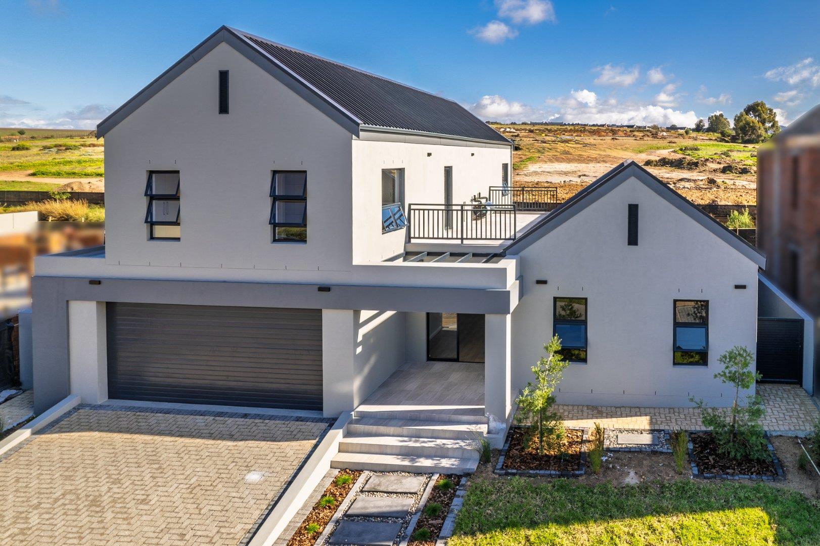 4 Bedroom House for sale in Longlands Estate - P24-116176822