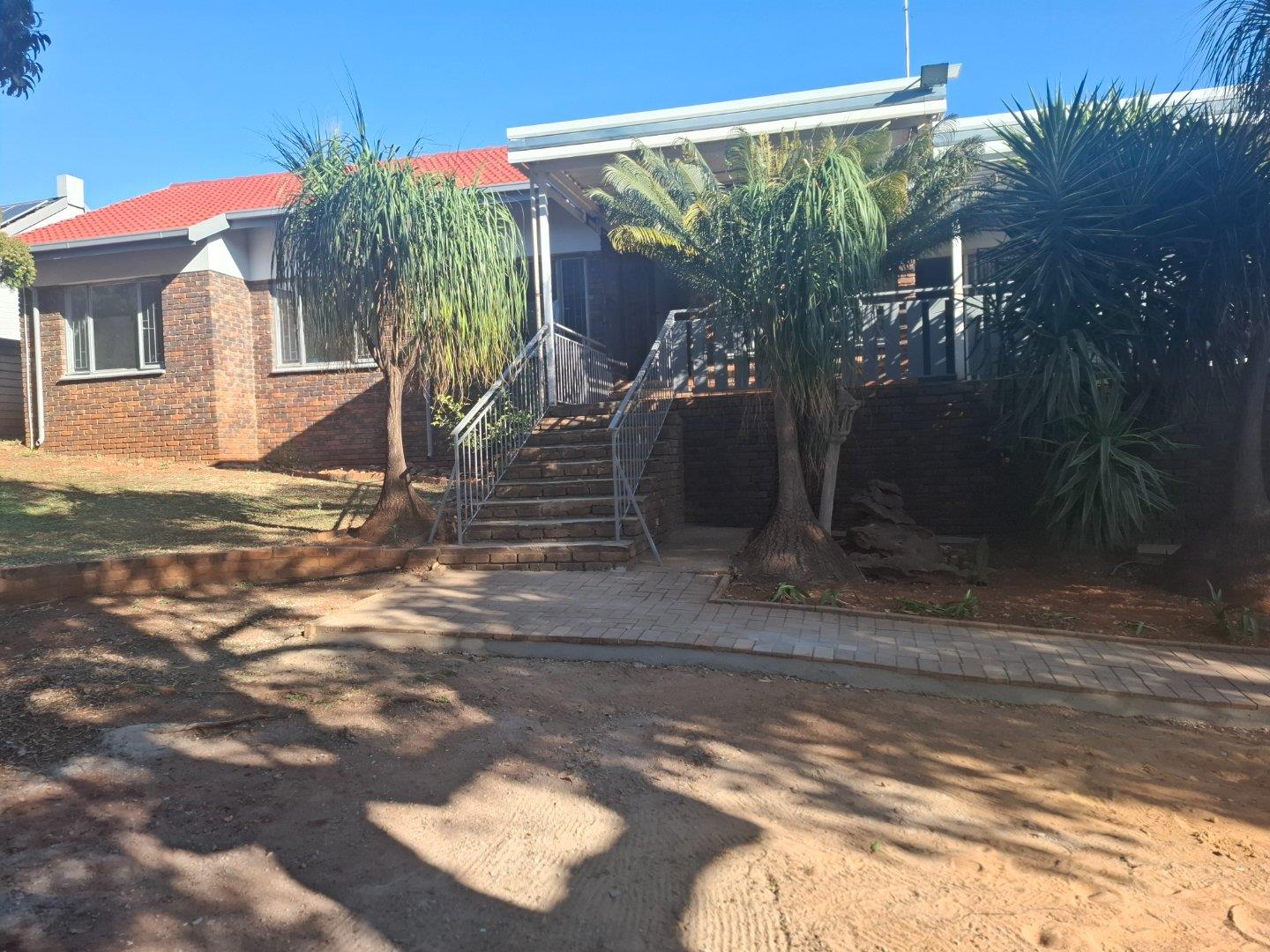 5 Bedroom House for sale in Pierre Van Ryneveld - P24-116178771