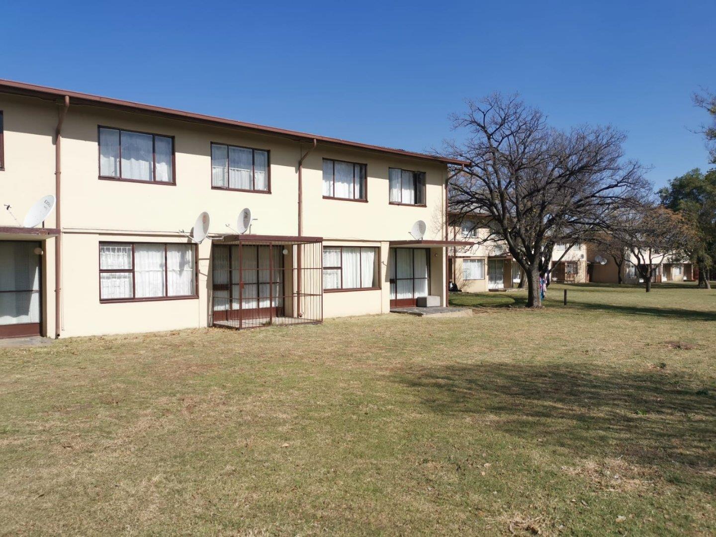 2 Bedroom Apartment / flat for sale in Sasolburg Ext 3 - P24-116181245