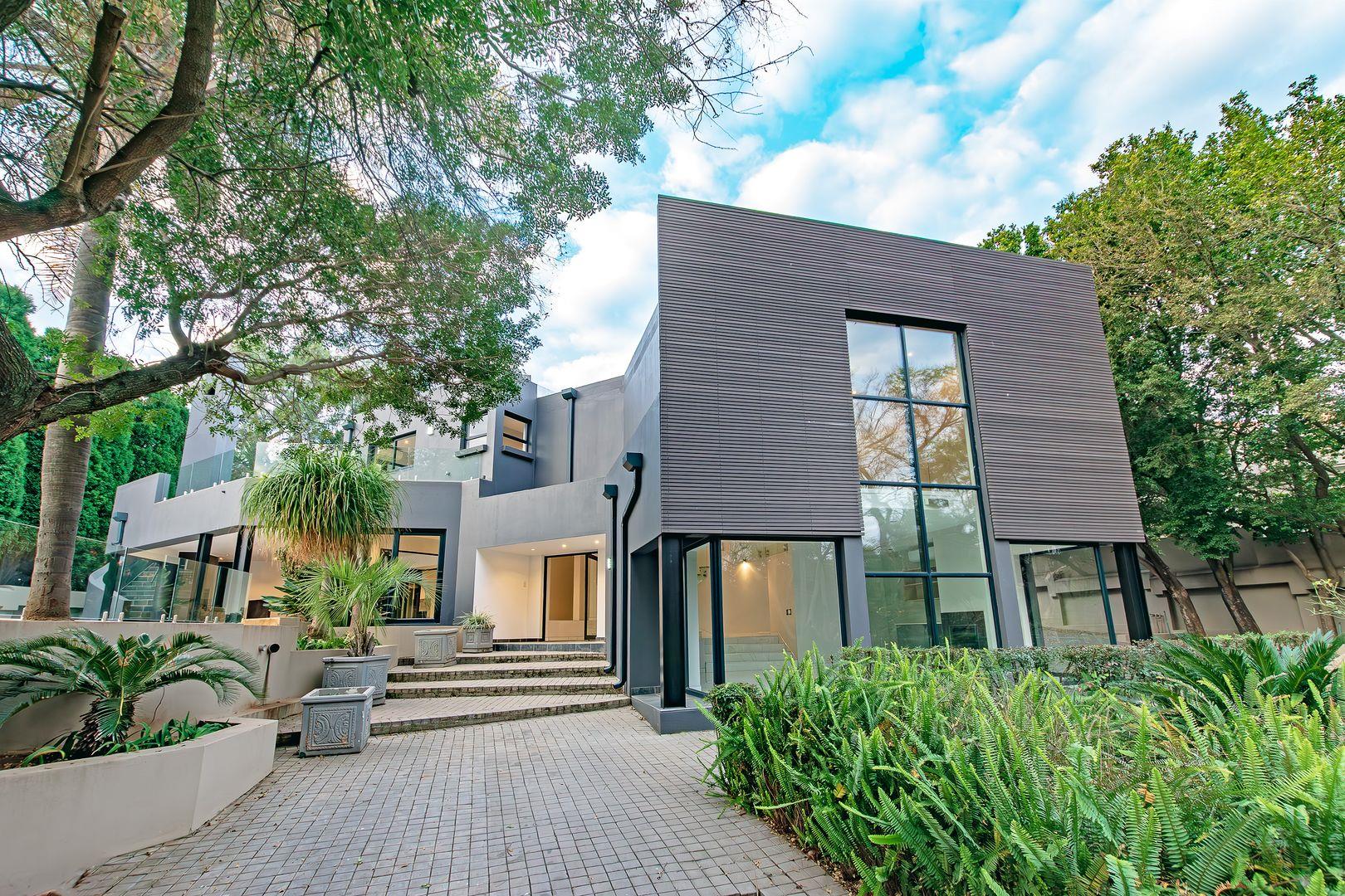 4 Bedroom House for sale in Dainfern Golf Estate - P24-116182531