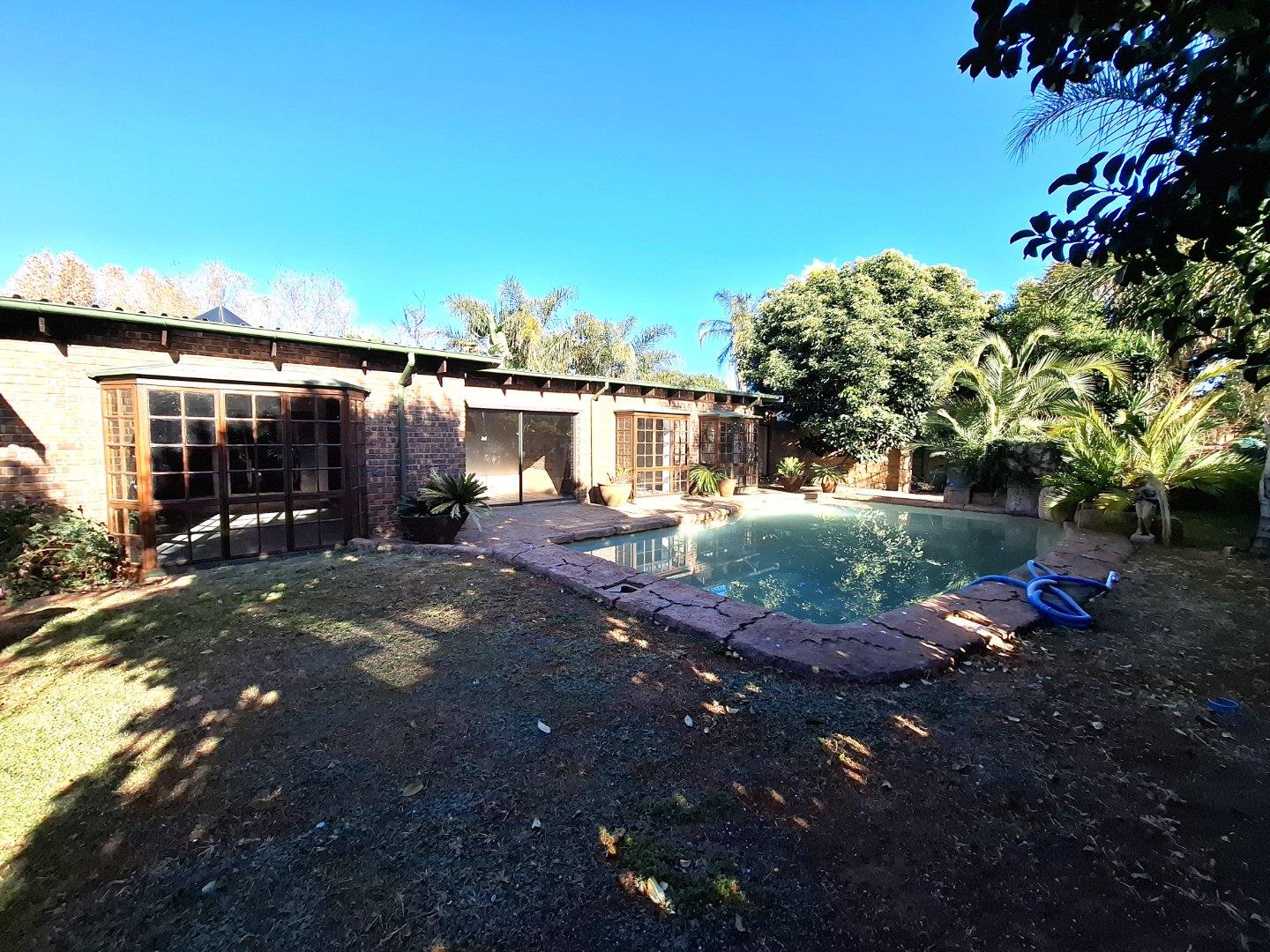 4 Bedroom House for sale in Pierre Van Ryneveld - P24-116182540