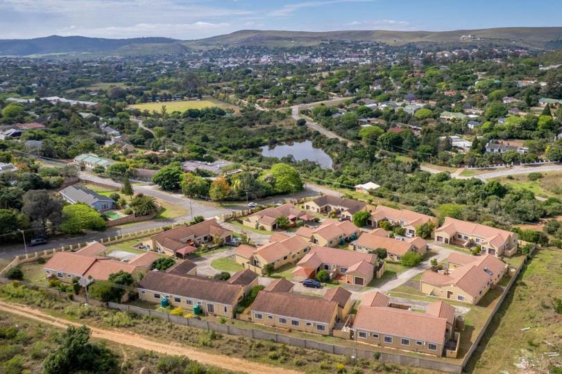2 Bedroom House for sale in Grahamstown Central - P24-116183350