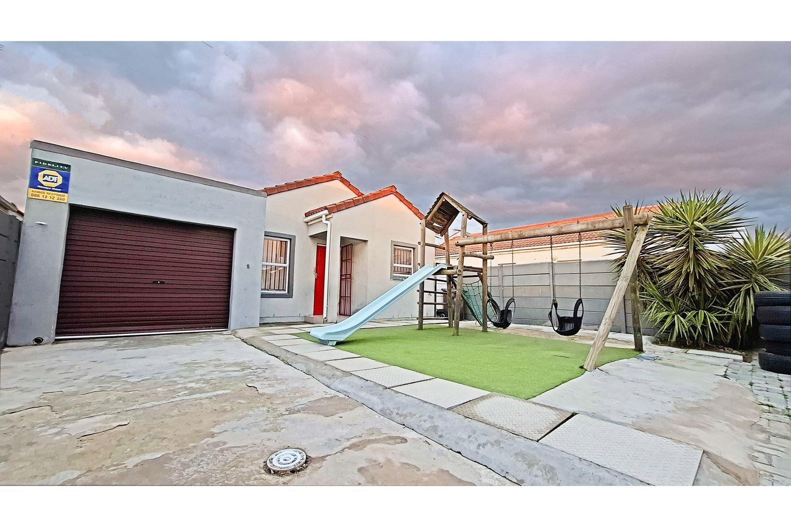 2 Bedroom House for sale in Broadlands Village - P24-116187436